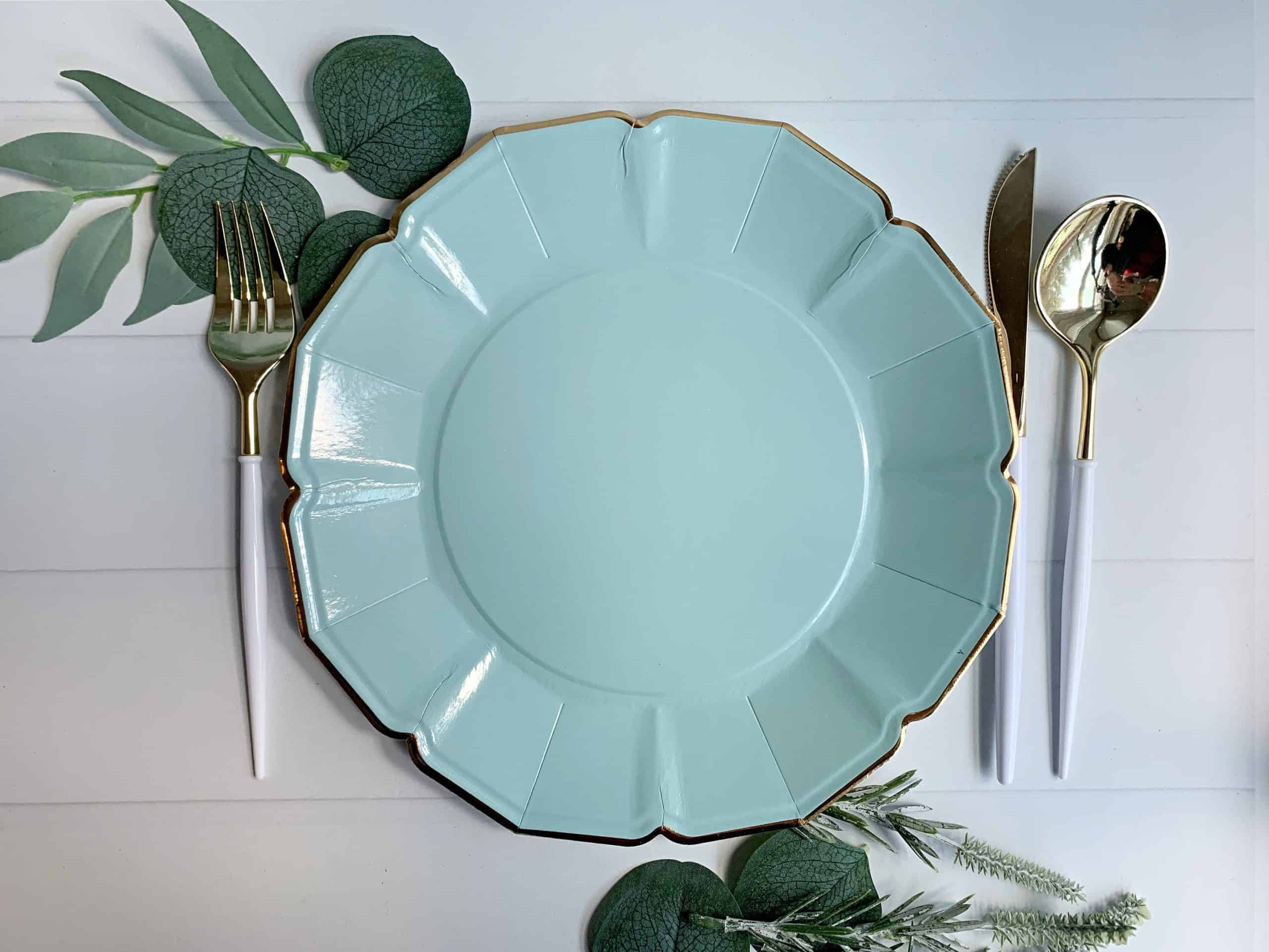 Light Blue Dinner Plates with Gold Edge | EnFete – EnFete Party